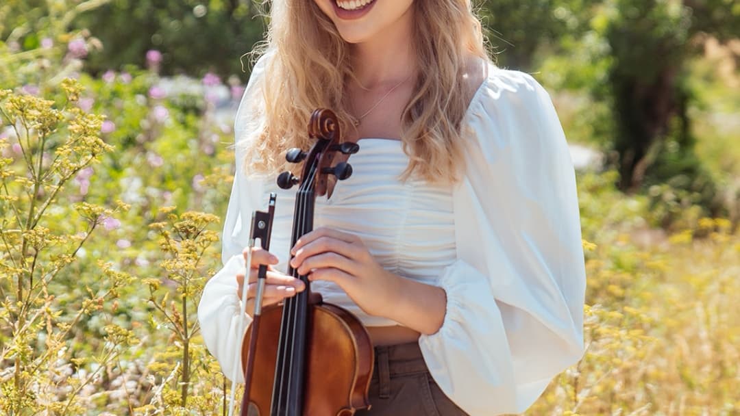 Steep violinist Alexandra Peel plays St Peter's Church in Petersfield ...
