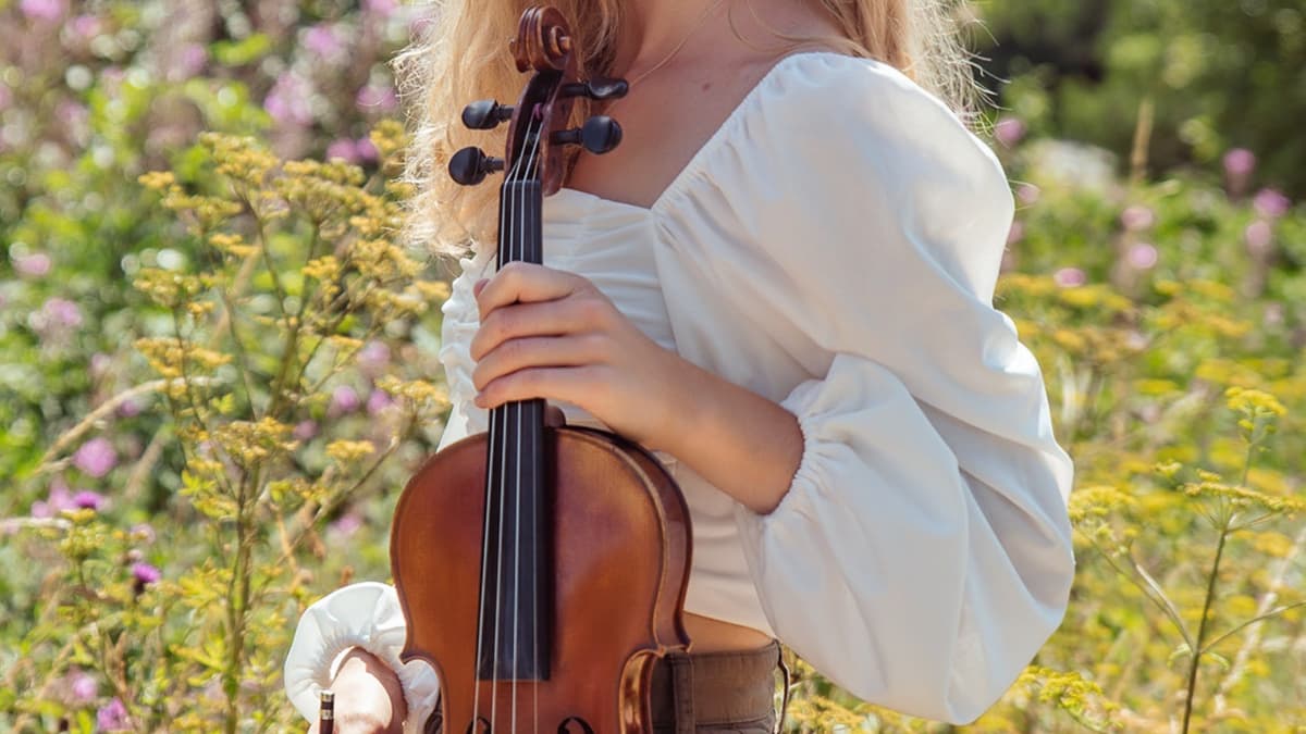 Steep violinist Alexandra Peel to play Mozart concerto | altonherald.com