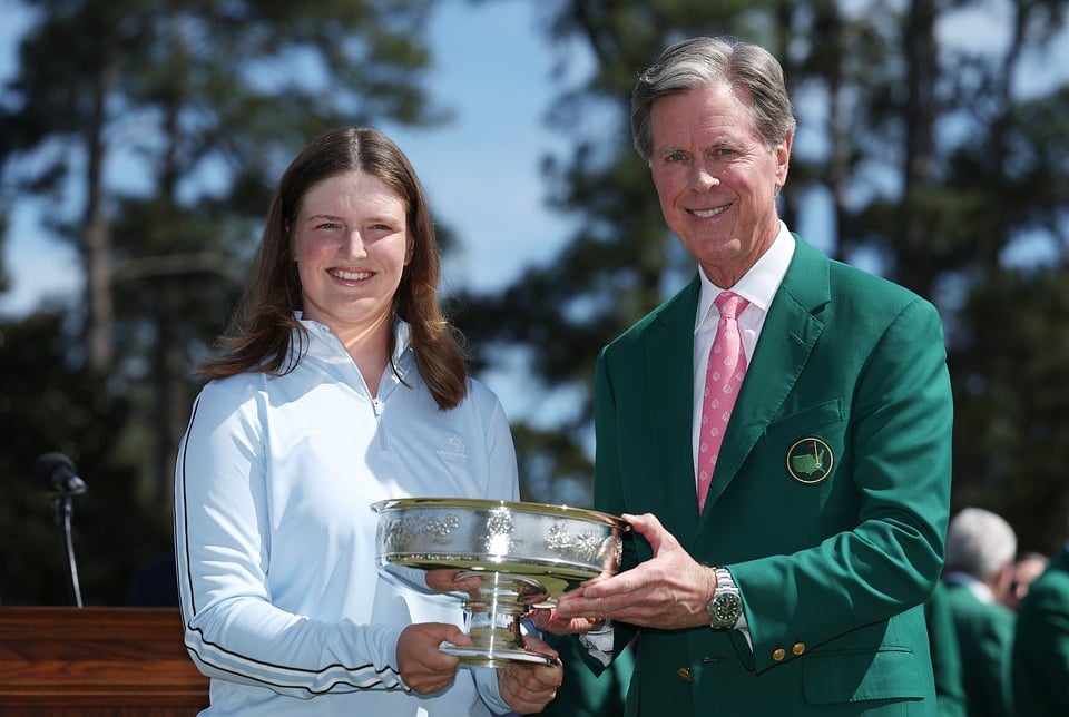 Dirty ship ari kysta i arrived at her place and was warmly