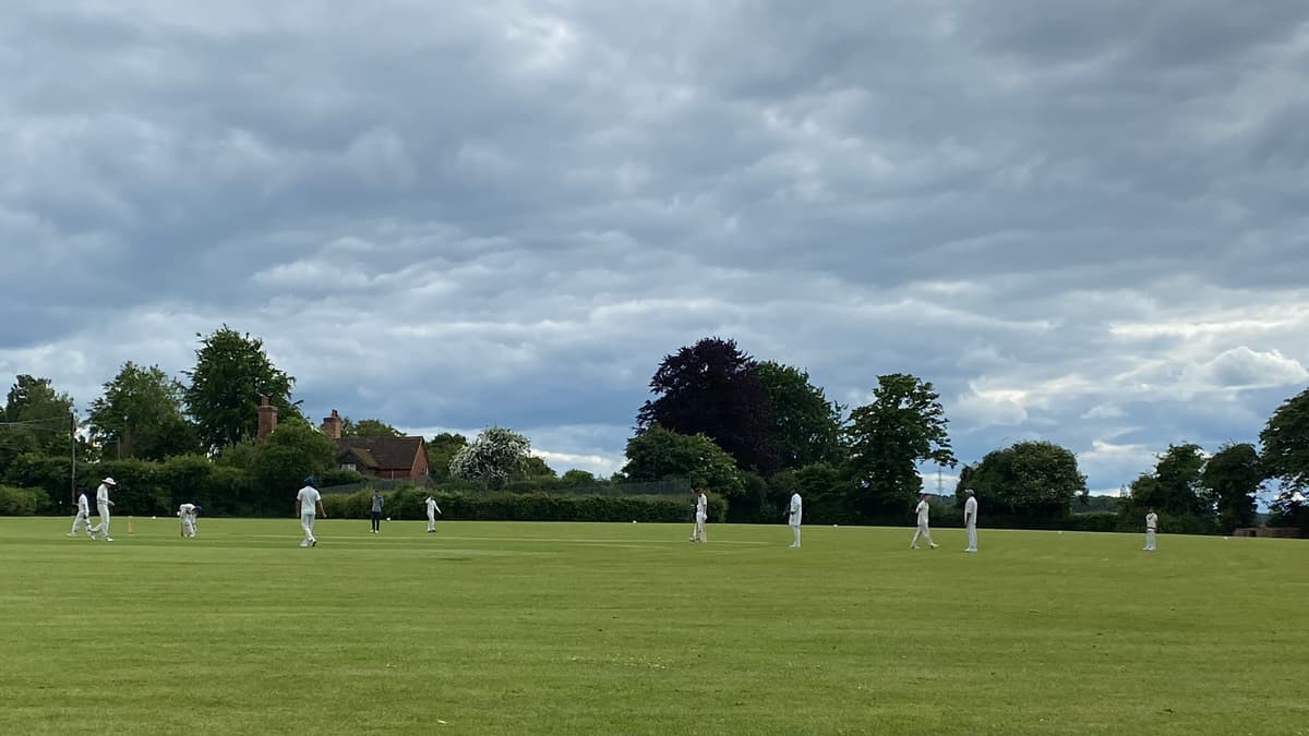 Farnham earn draw as second and third teams pick up big wins ...