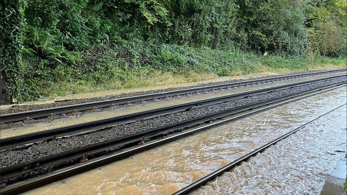 Warning for rail users as flooding closes Aldershot to Guildford ...