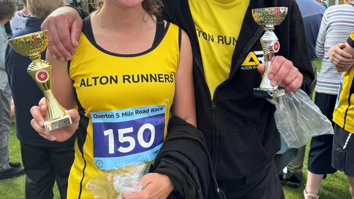 Alton Runners celebrate successful season | altonherald.com
